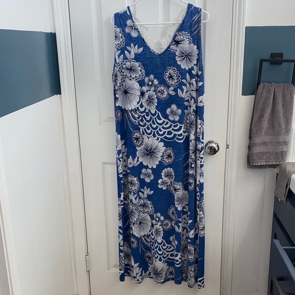 SJS | Dresses | Sjs Blue And White Floral Maxi Dress | Poshmark